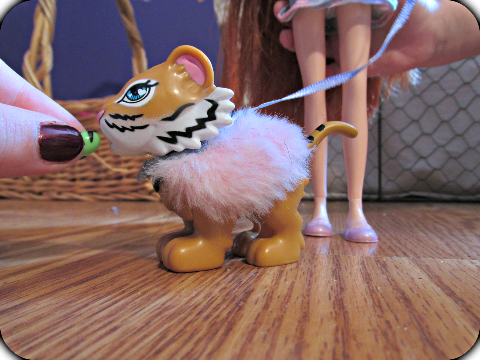 Cassie Sweeps: Moxie Girlz™ Poopsy Pets™ Kellan Doll Review