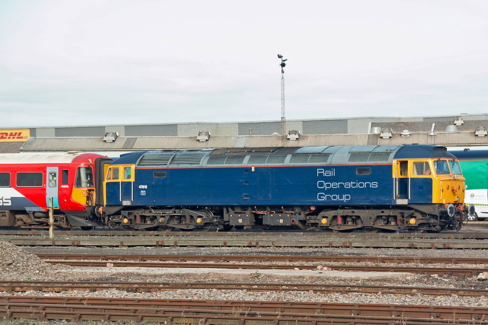 47s and other Classic Power at Southampton: 47812 brings 442412 to ...