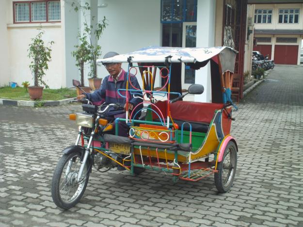 Dian Yang Tak Kunjung Padam: Aneka Jenis Becak di Seluruh Dunia
