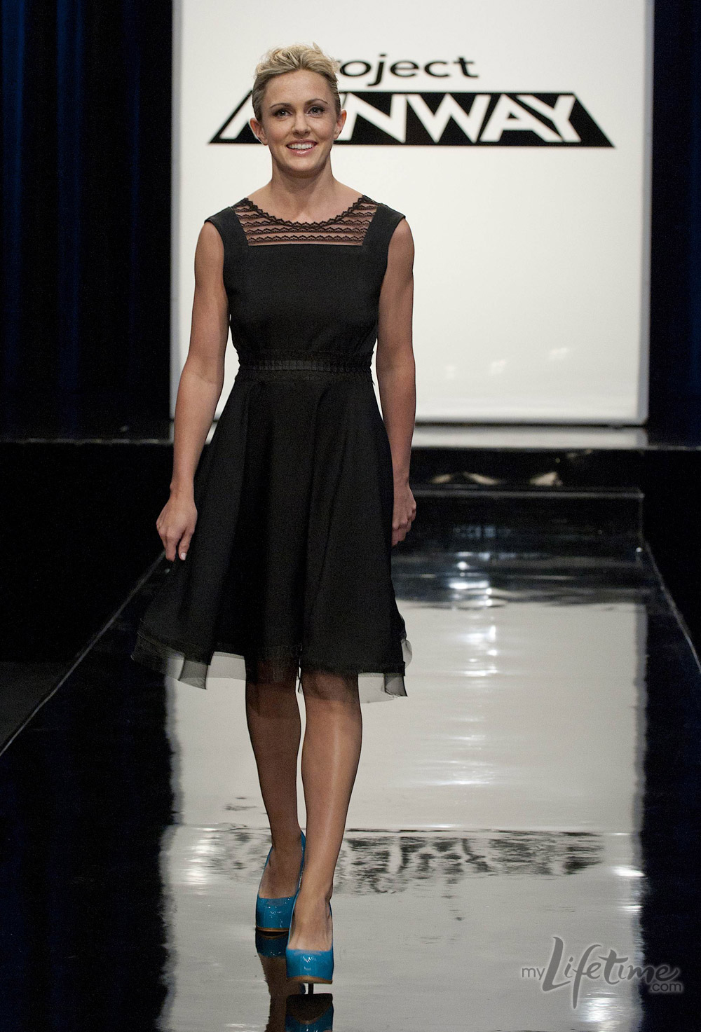 Just a Biddy: Boooooooobs.