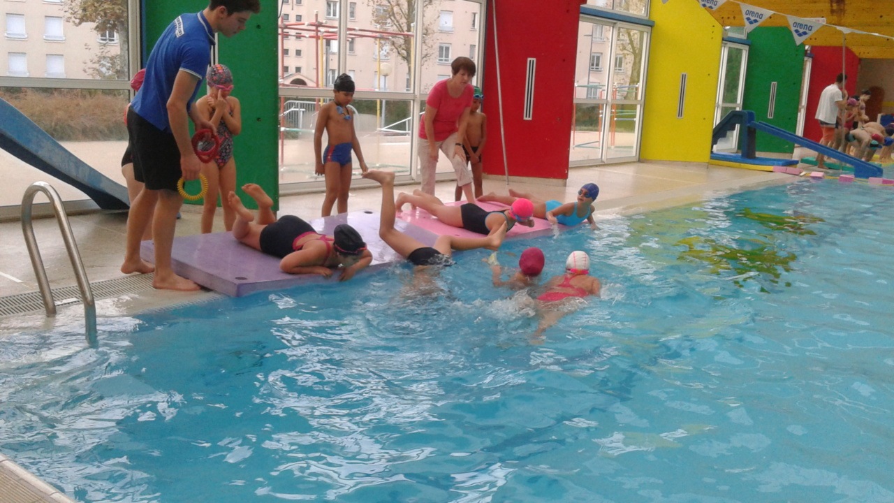 Ecole élémentaire des Darcins: Dernière séance de natation... Les CE1 ...