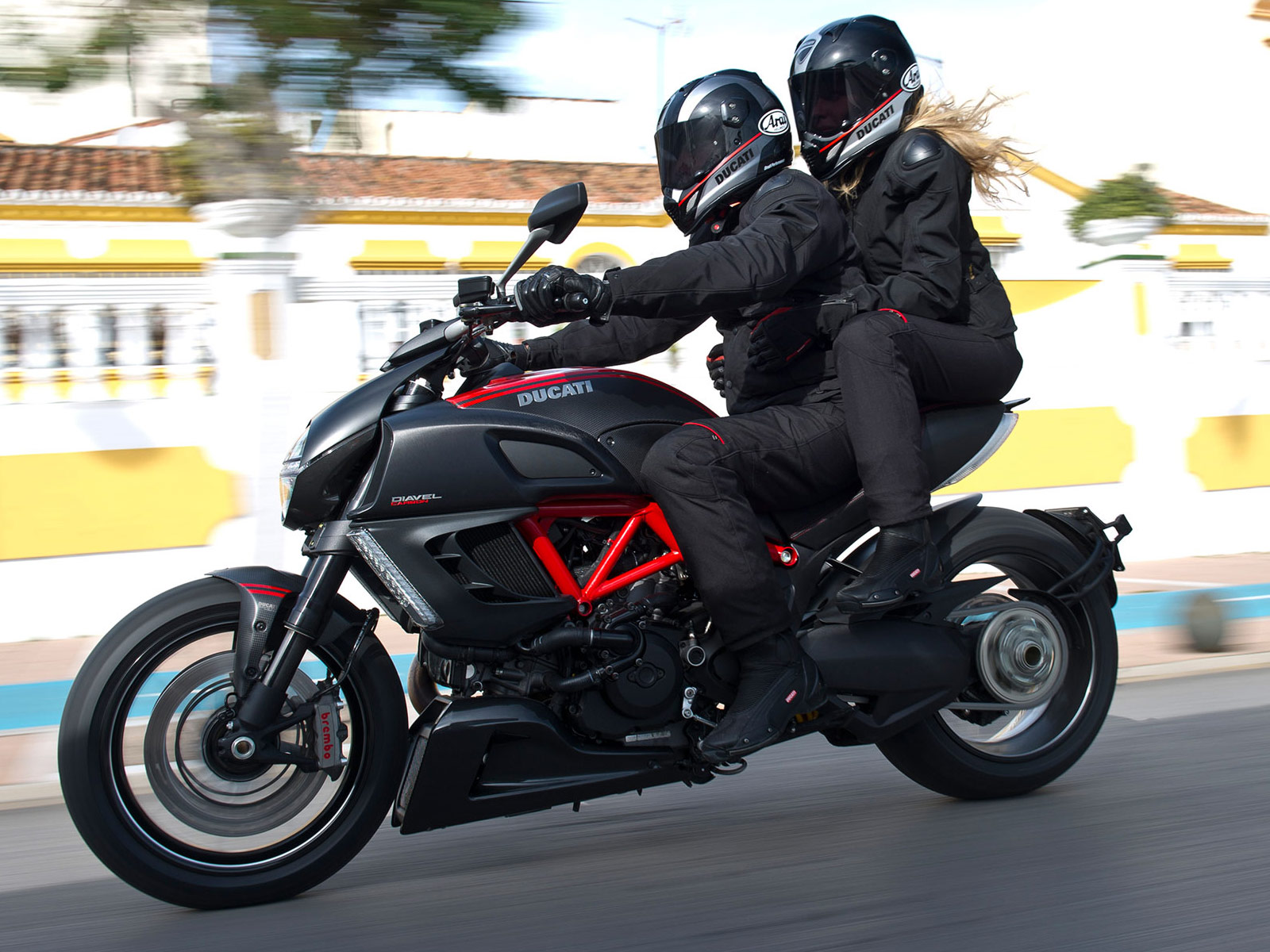 2013 Ducati Diavel Carbon photos, specifications and review