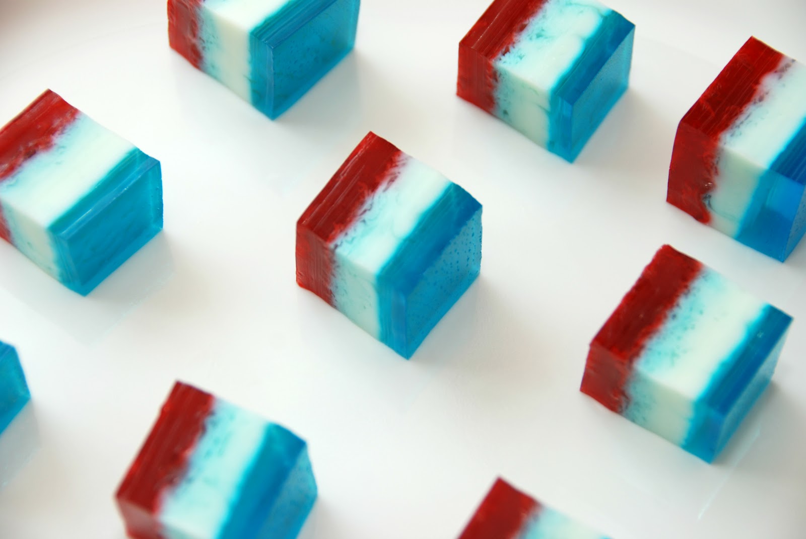 One Creative Housewife: Kid Friendly Patriotic Jello