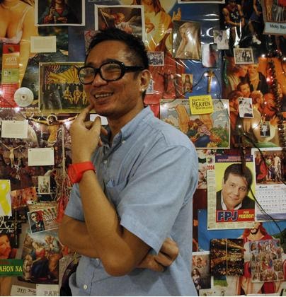 Mideo Cruz of CCP Art Exhibit 'Kulo' - Who is this Artist? (Picture)