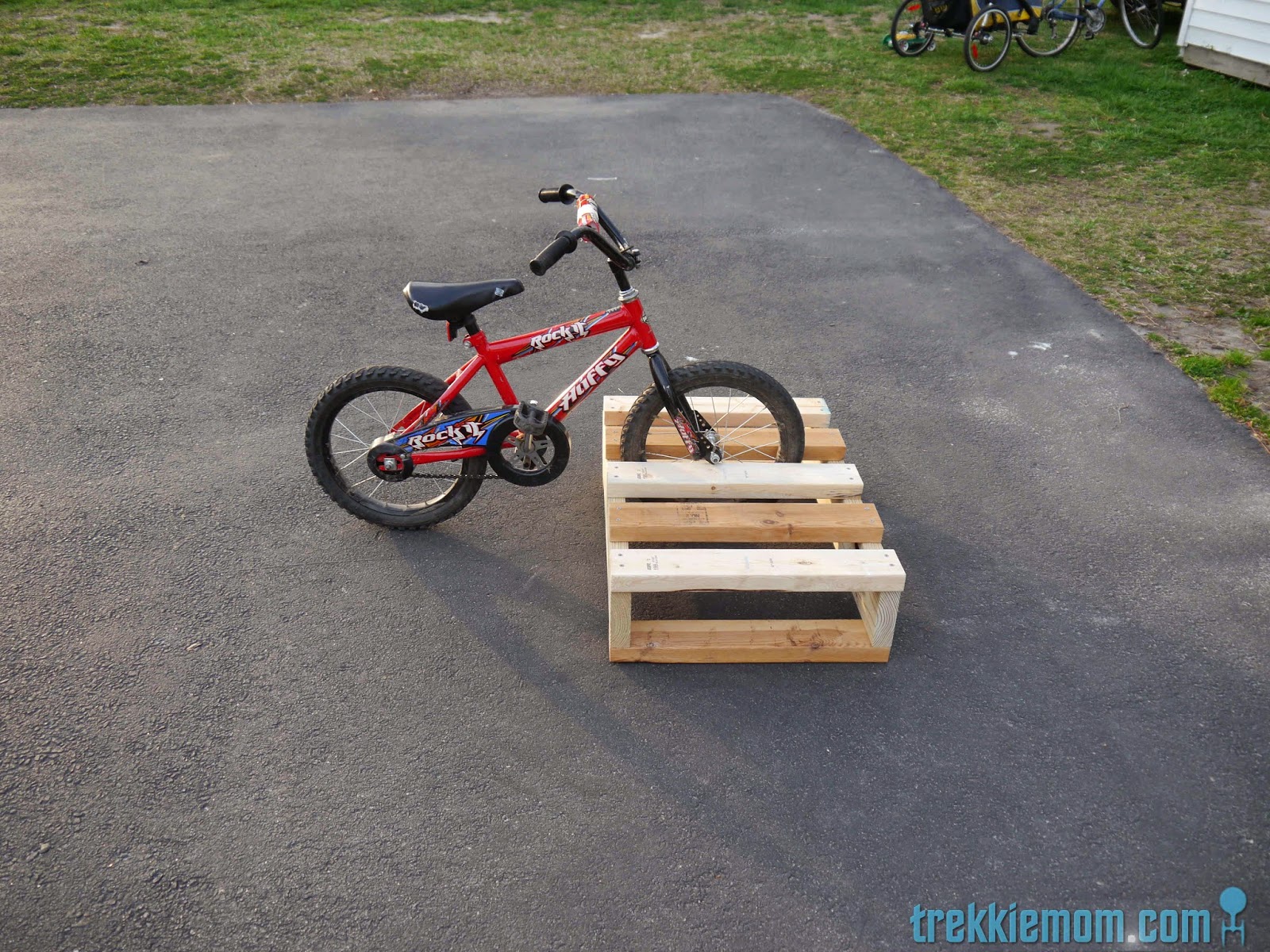 Trekkie Mom: Kids' Easy Bike Rack