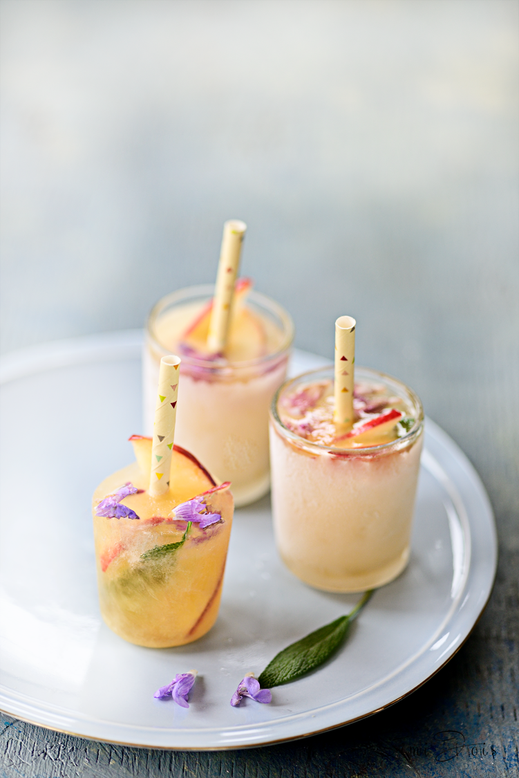 Turmeric n spice: Popsicles : apples, ginger n’ sage and grapefruit n’ sage