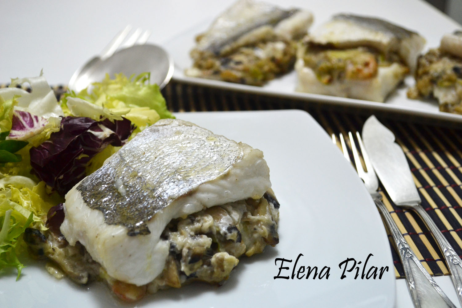 Merluza rellena de gambas, champiñones y ajos tiernos