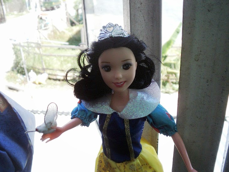 Knocked-off!: Bootleg doll review : 12" sparkling princess bootleg Snow ...