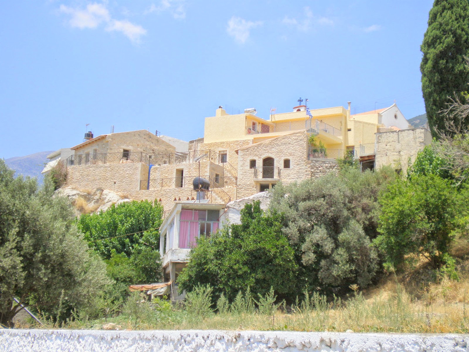 ΝΥΒΡΙΤΟΣ ΚΡΗΤΙΚΟ ΜΕΛΙ ΤV: ΝΥΒΡΙΤΟΣ ΚΡΗΤΙΚΟ ΜΕΛΙ-ΒΟΤΑΝΑ ΤΣΑΚΑΛΑΚΗΣ