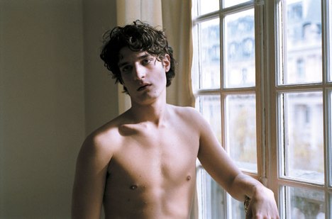 SHIRTLESS ACTORS : Louis Garrel shirtless in some french movie with Eva ...