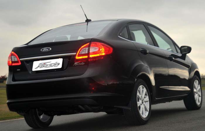 Ford New Fiesta 1.6 por R$ 55.770 ou Fiat Linea Essence por R$ 56.700?