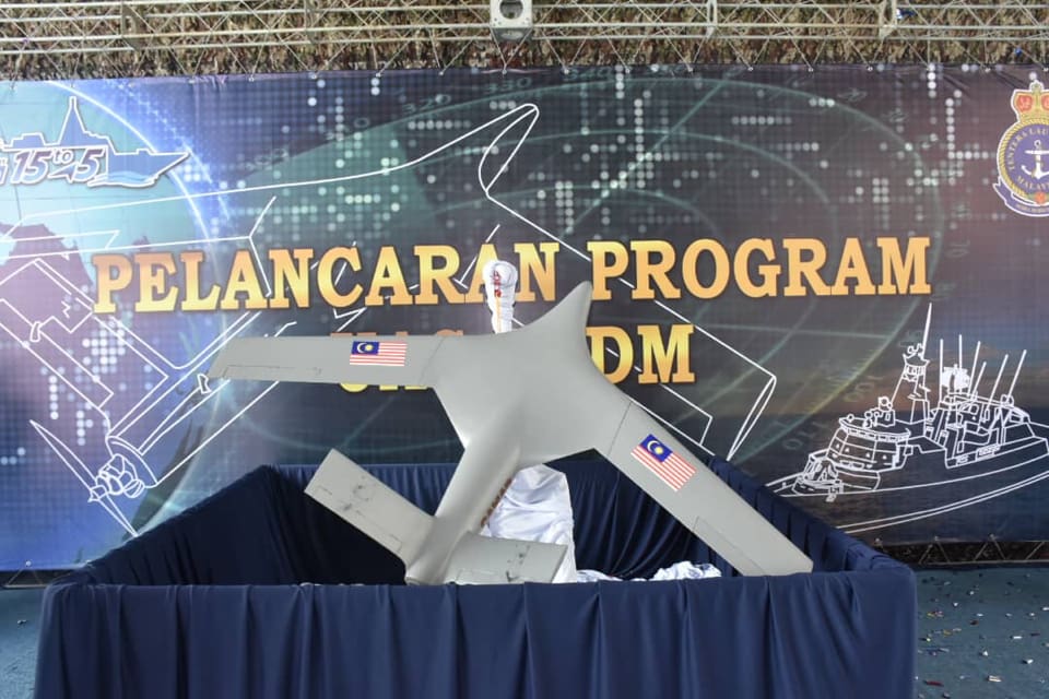 DEFENSE STUDIES: TLDM Lakukan Pelancaran Program UAS