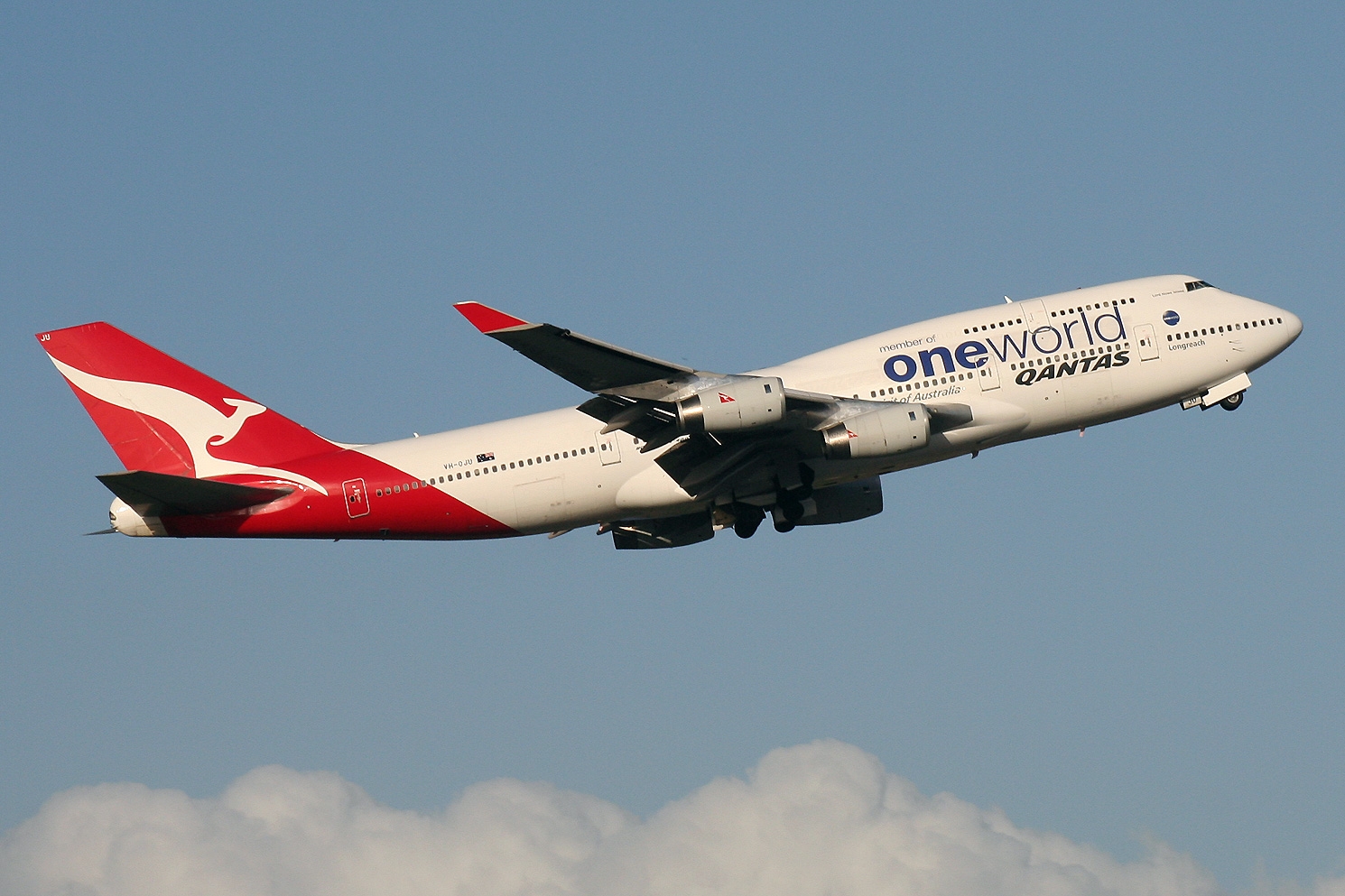 Perth Airport Spotter's Blog: Qantas 747-438 VH-OJU QF63 16th June 2011
