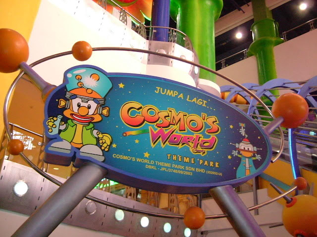 nurhidayahrahim: Cosmo World, Berjaya Times Square Theme Park.. We're here!