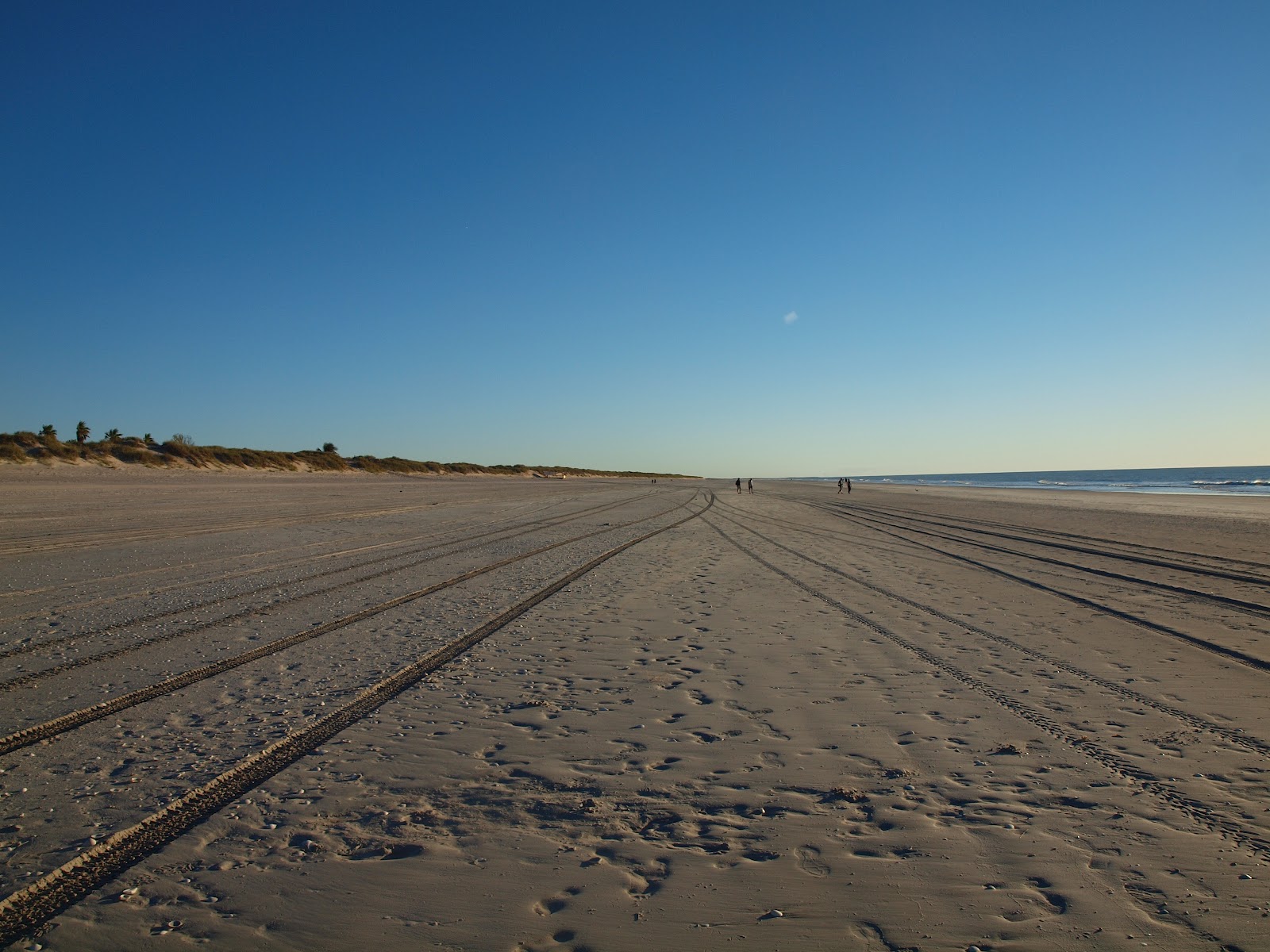 Australia via camper: 80 Mile Beach