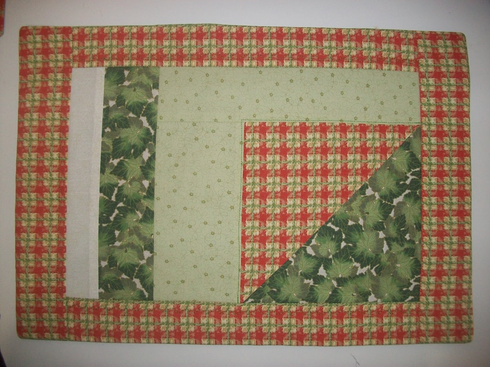 FEITO A MÃO: Jogo americano patchwork