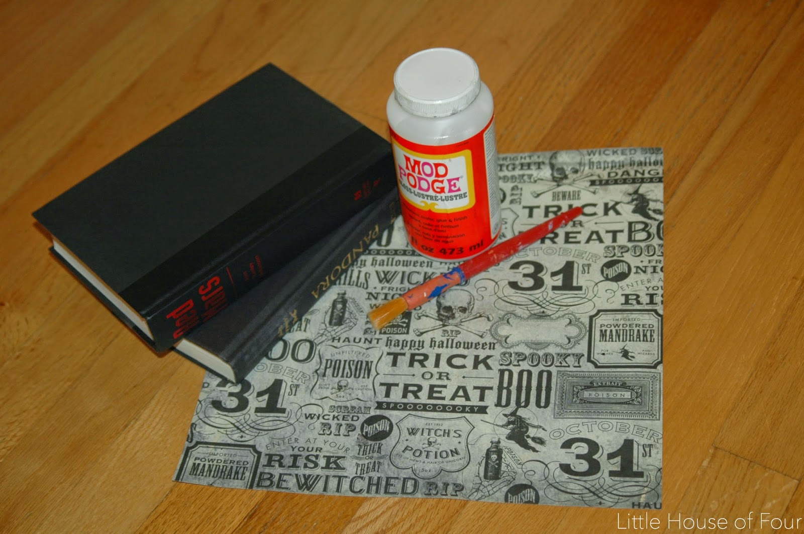 Easy Halloween Books | Little House of Four - Creating a beautiful home ...