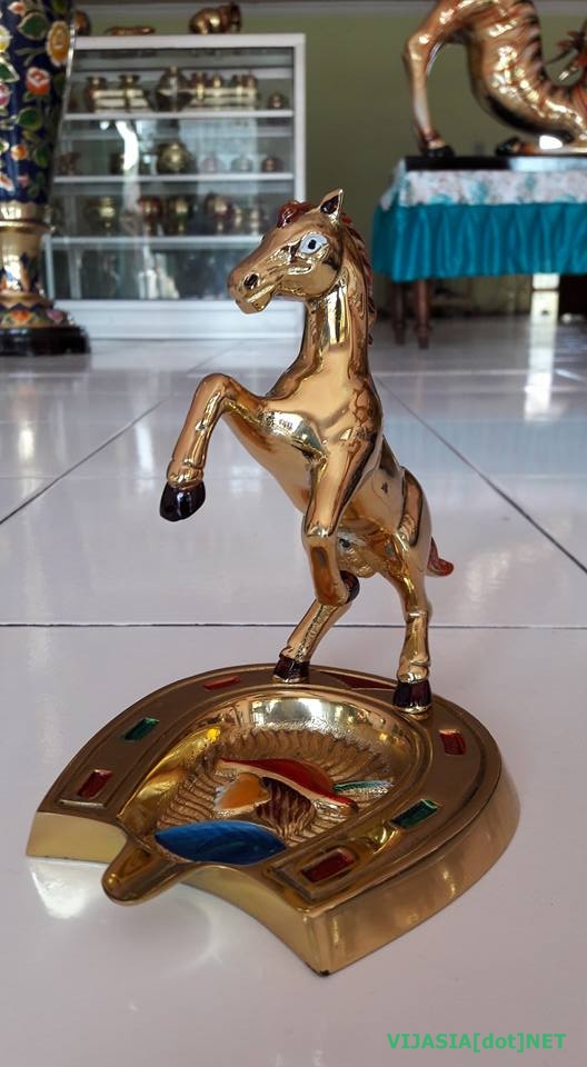 Asbak Kuda Kuningan - Toko Kerajinan Tembaga dan Kuningan Bondowoso