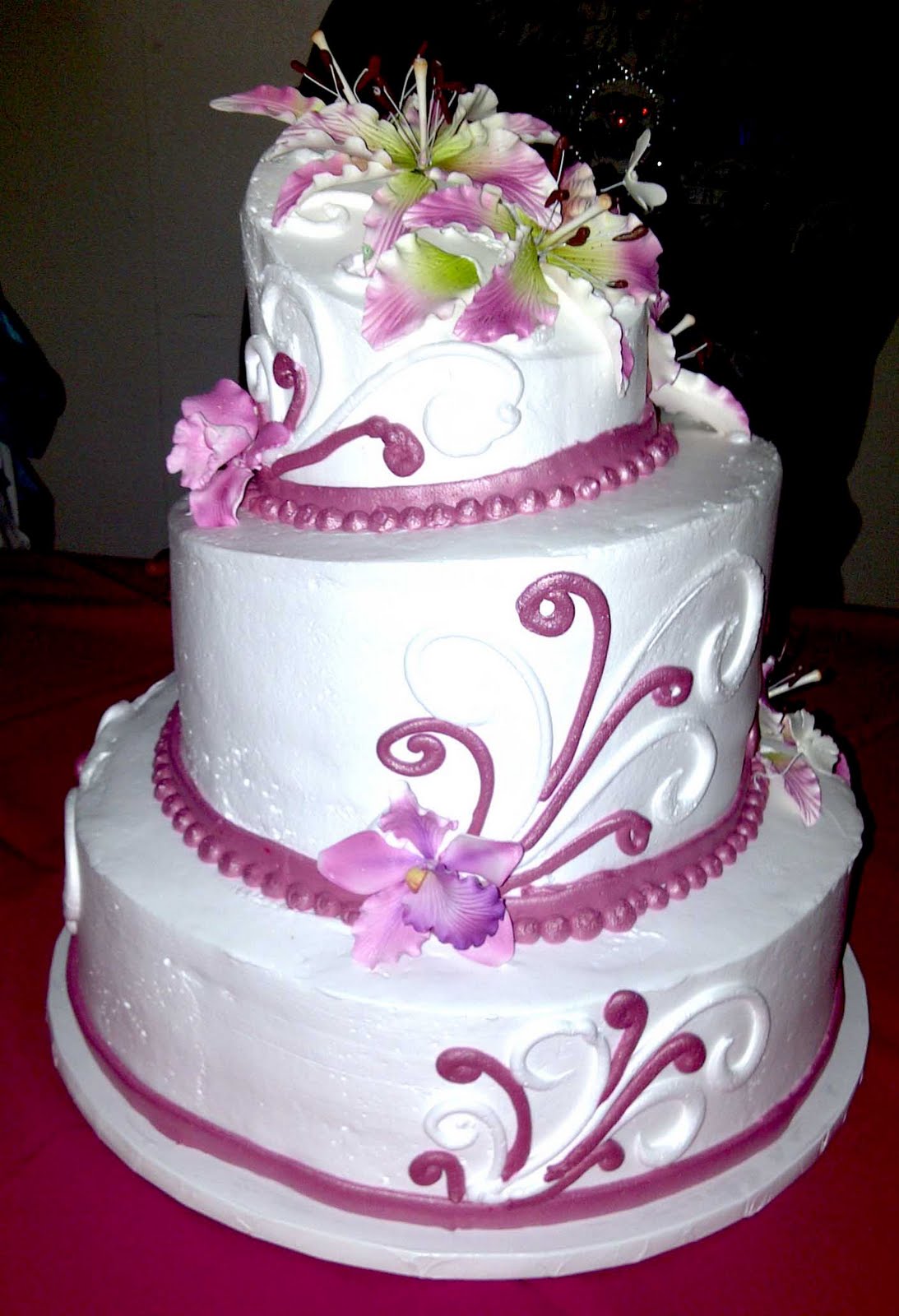 Hector's Custom Cakes: Simple Tiered Cakes