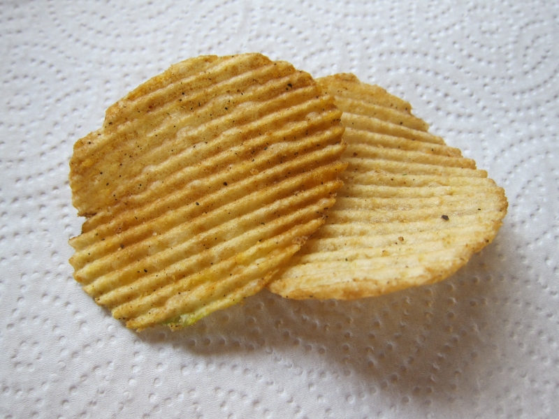Review: Flame Grilled Steak Flavored Ruffles Max Potato Chips | Brand ...