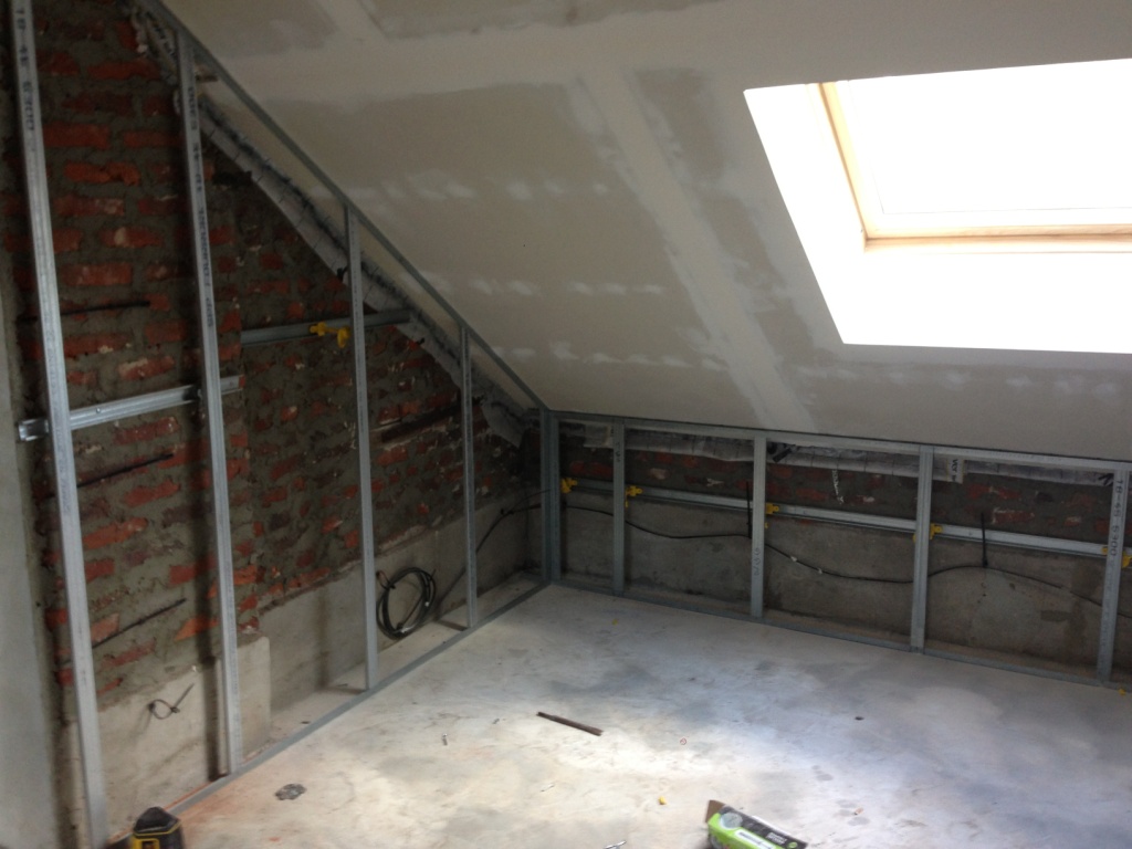 La grange qui deviendra Loft: La pose des rails de placo et l ...