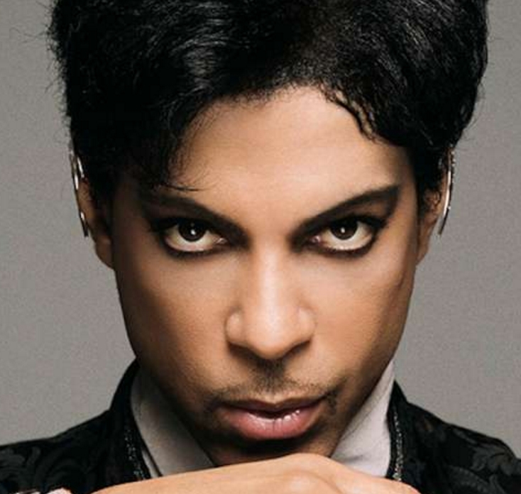 Rhonda's Escape: Guest Post - Men Who Wear Makeup & Manscara