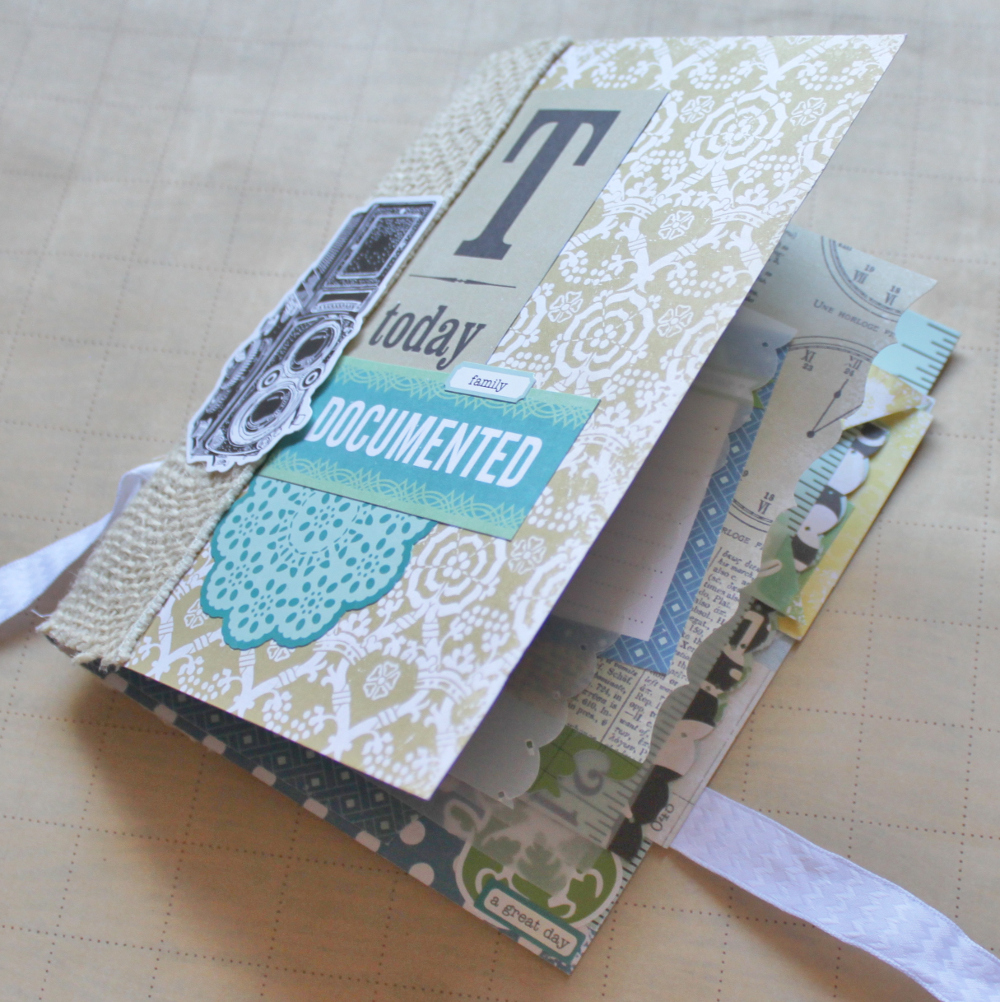 Naniwale: Paper Crafter's Library: Turn your scraps into a mini album