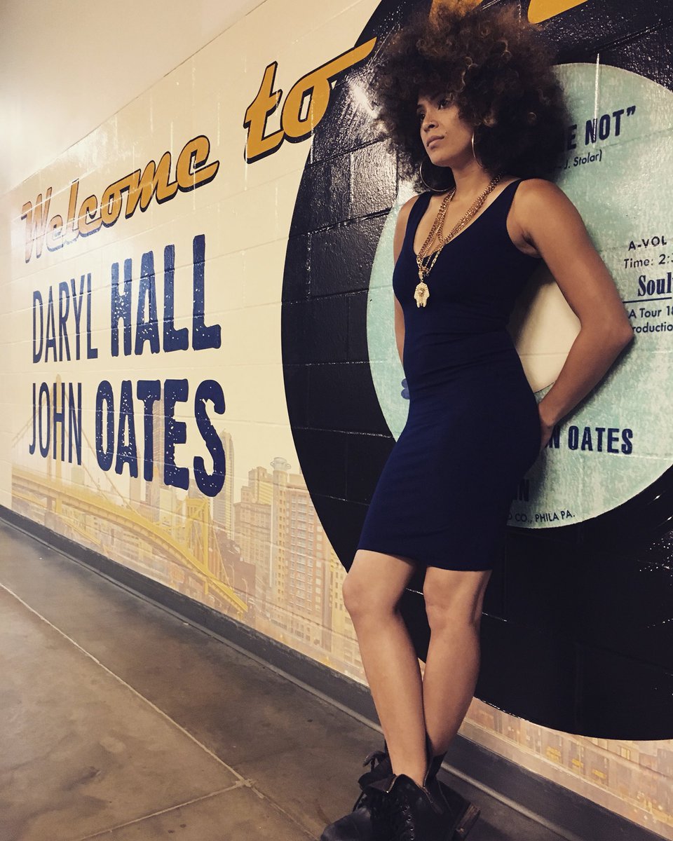 RETRO KIMMER'S BLOG: KANDACE SPRINGS RELEASES GORGEOUS NEW SINGLE "6 8"