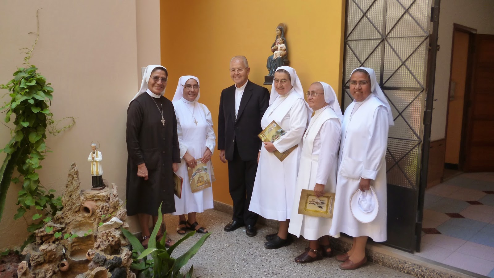 En el Altar de los Andes: Visita de la Superiora General de la ...
