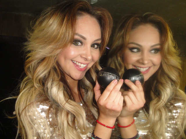 somos el espectador: VICKY CORTEZ FRENTE AL ESPEJO