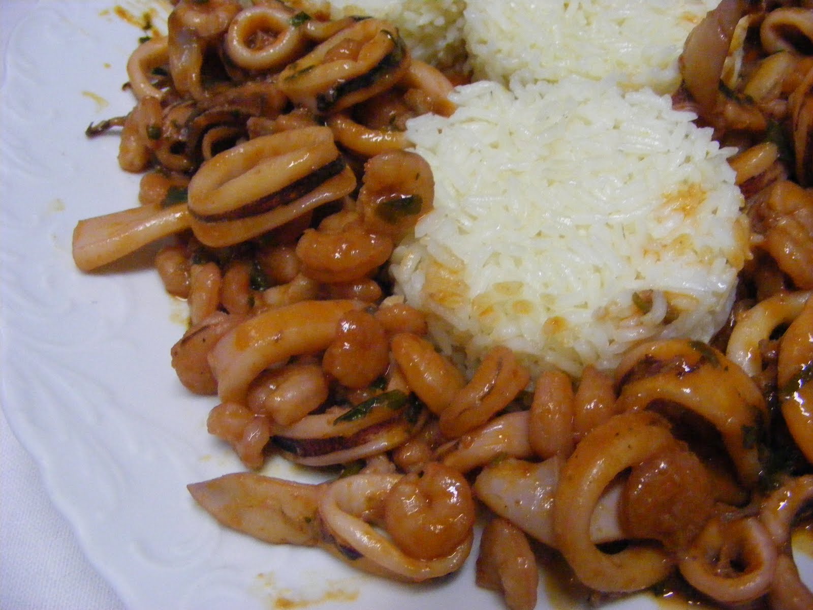 DELICIAS CÁ DE CASA: Lulas estufadas (sem natas)