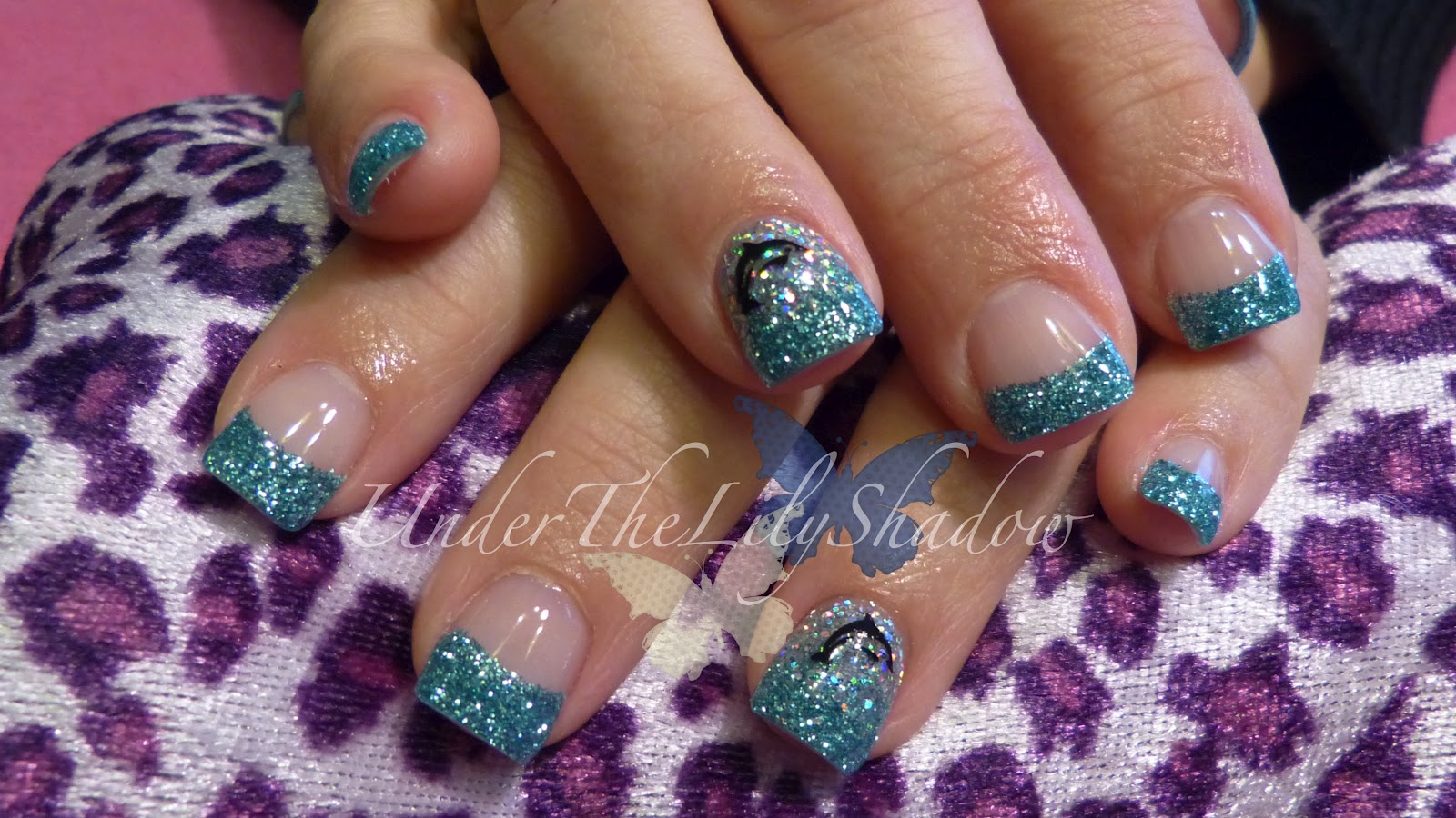 underthelilyshadow: ☆★ Dolphin nail art