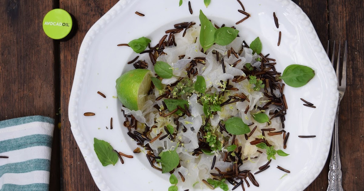 Салата от бели гъби " Сребърни ушички", див ориз и лимонов босилек ...