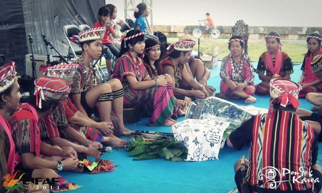 Mengenal 7 Rumpun Suku Dayak di Pulau Kalimantan - duaistanto Journey
