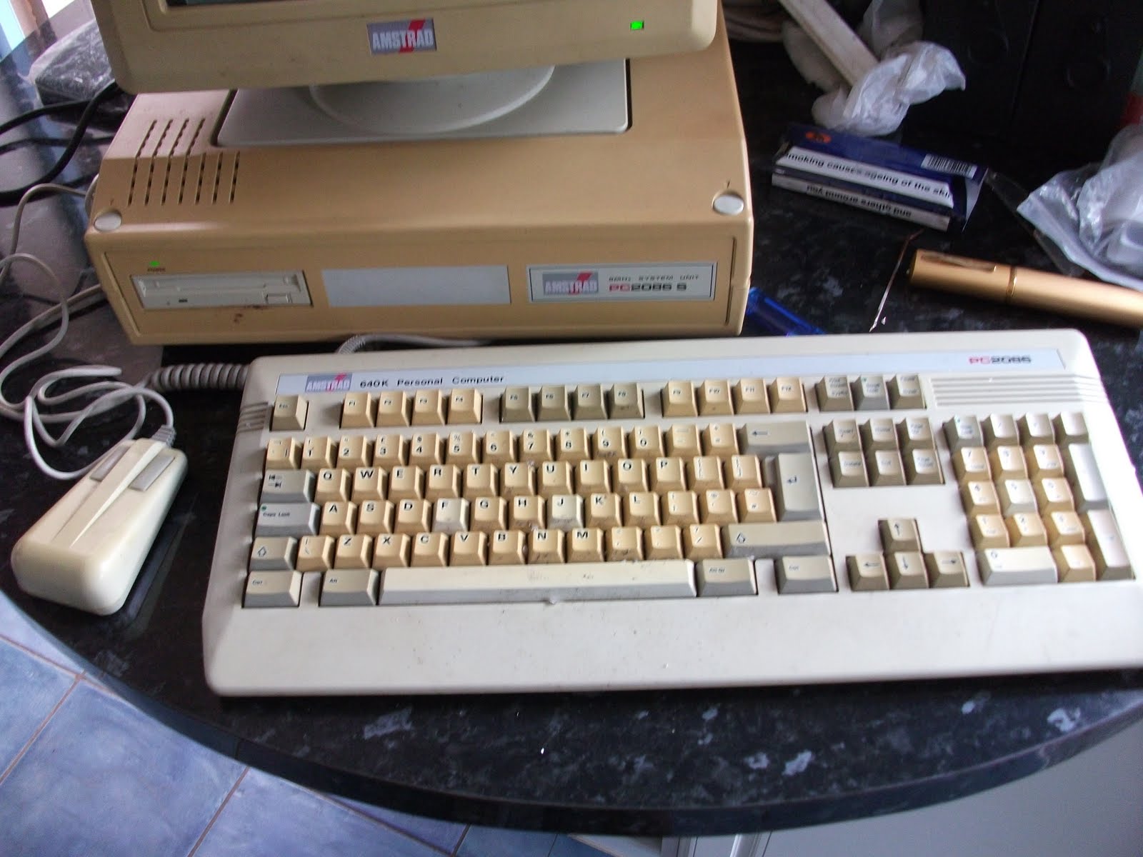 Cheap as Chips: Amstrad PC2086 (1980) with Manual Book