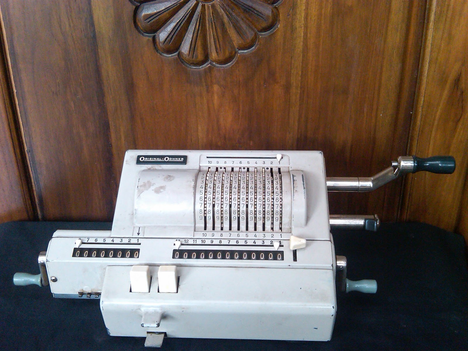Antik Kinanthi: Mesin Hitung Original Odhner