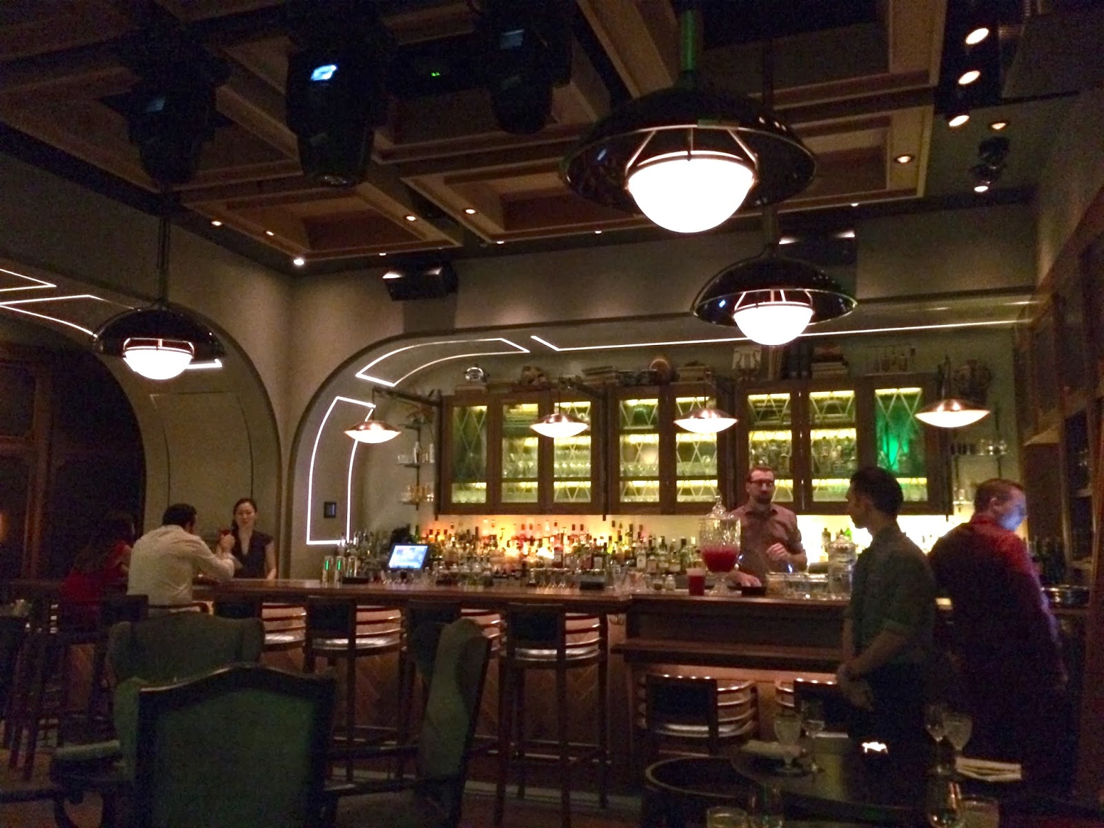 LAS VEGAS DAZE: Rose.Rabbit.Lie-It's a restaurant, it's a show, it's fun!