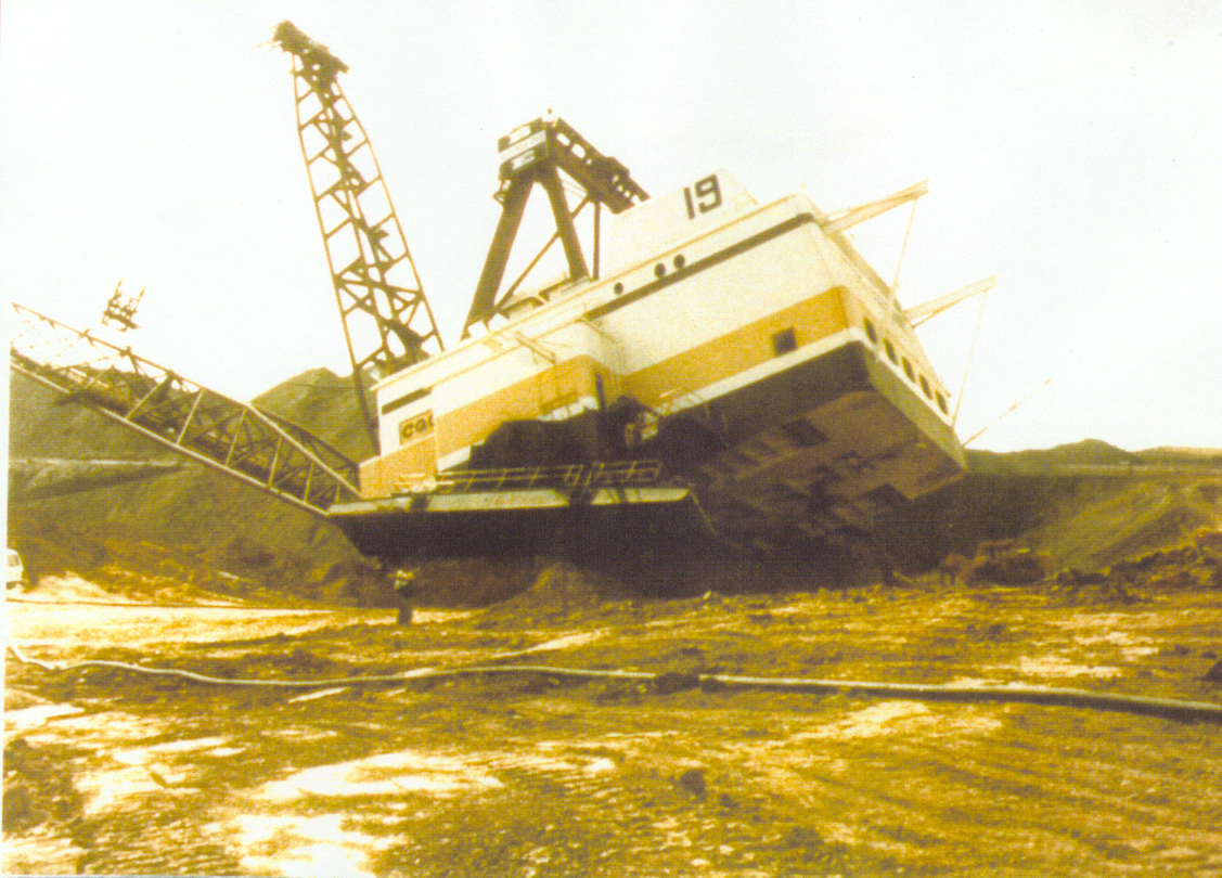 Mining Mayhem: Dragline Bench Failure