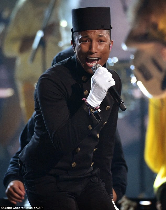 Beyonce And Jay Z Kiss As They Win Award Other Fab Pics From Inside 2015 Grammys Welcome To