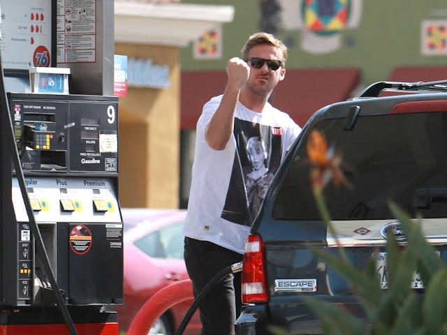 VJBrendan.com: Ryan Gosling Fills Up His Tank