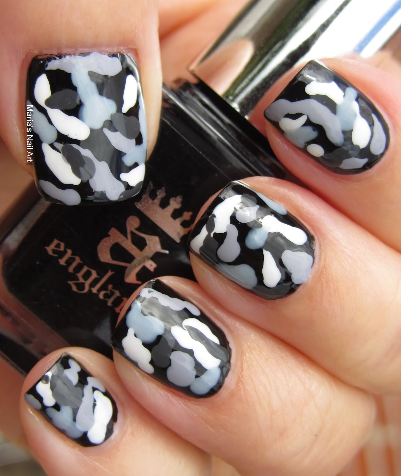 Marias Nail Art and Polish Blog: Hiding in the Greyscale