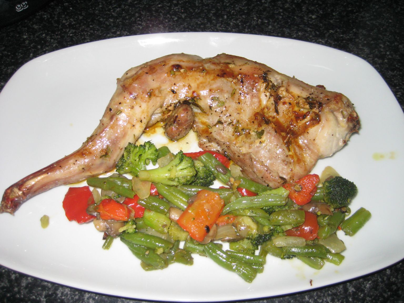 LAS RECETAS DE MAMA ROSA: Conejo asado al tomillo con salteado de verduras