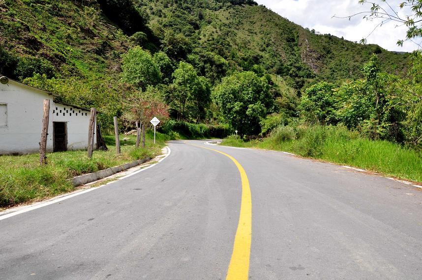 Santander hoy web: Toneros reciben carretera pavimentada