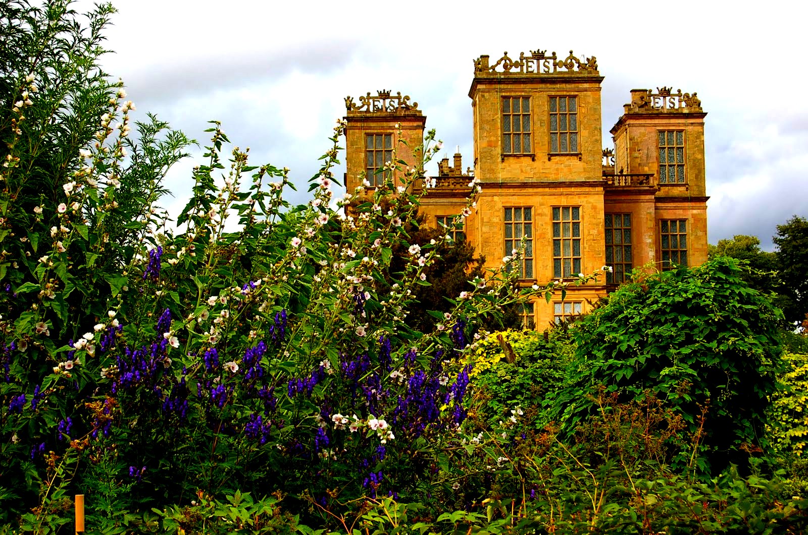 loveisspeed.......: Hardwick Hall , in Derbyshire, is an ...