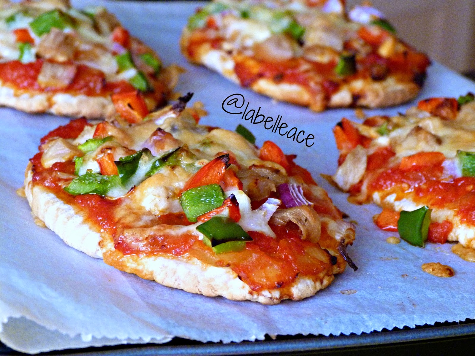 AFRILIGHT ~ BELLE'S KITCHEN: PITTA PIZZAS
