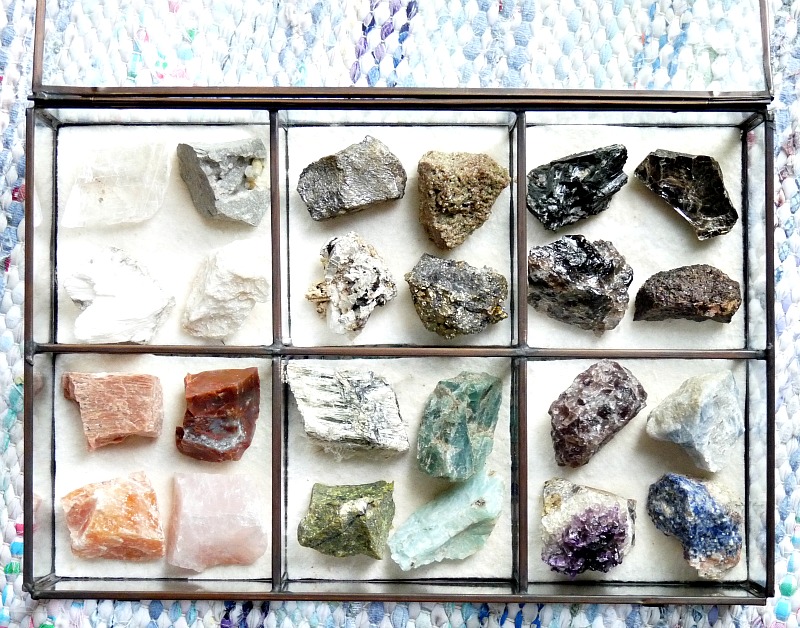 How to Stylishly Display a Small Rock Collection | Dans le Lakehouse