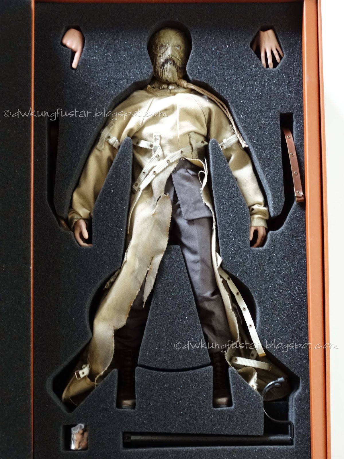 The Fire Rises as The Force Awakens: Hot Toys - Scarecrow & Bat Demon ...