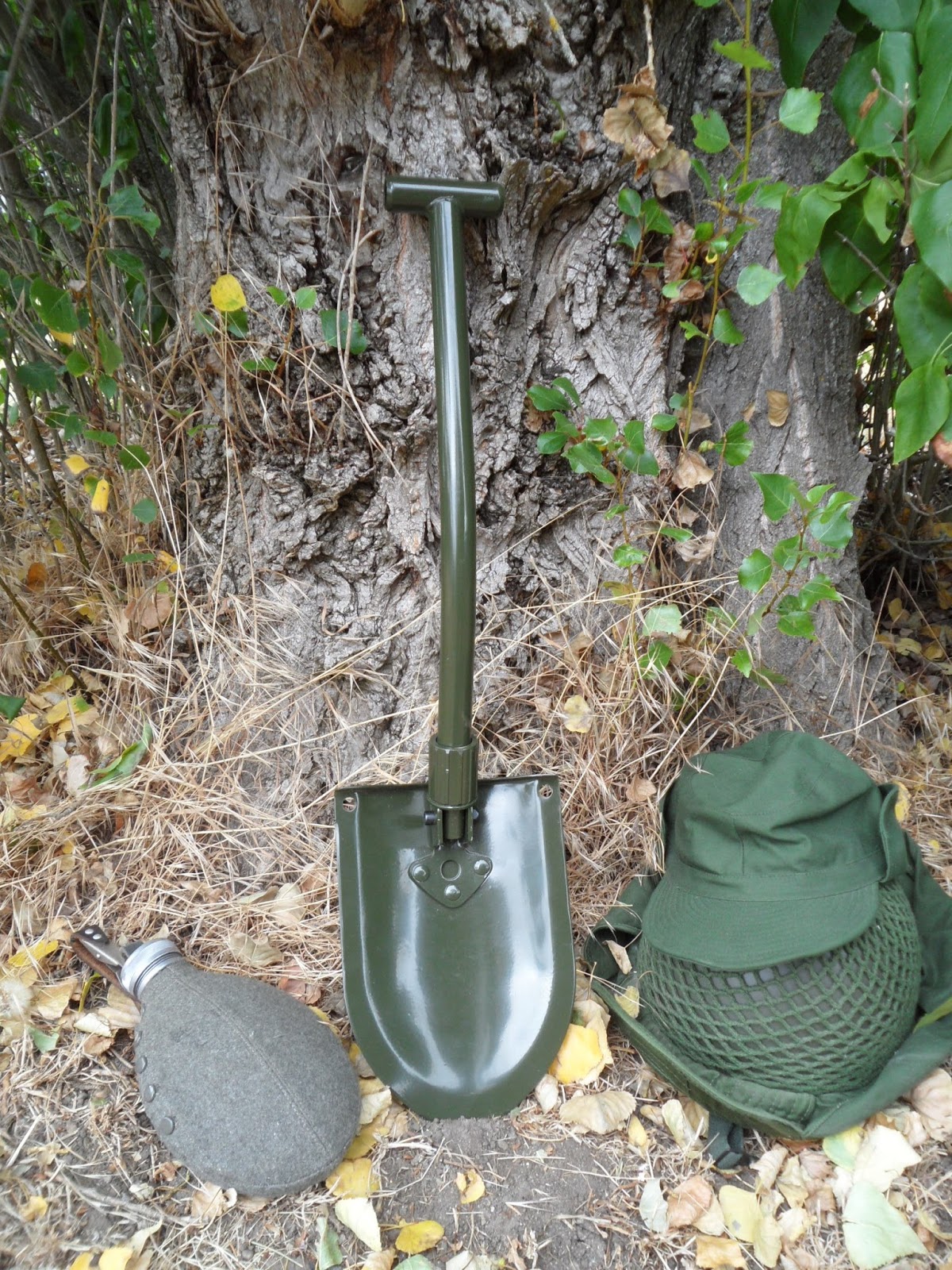 Four Bees: Swedish Fältspade KLAS, Short Light Attack Shovel ...
