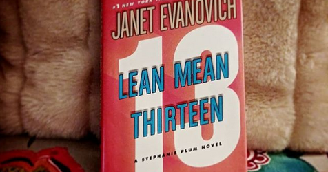 Book Review: Lean Mean Thirteen (Stephanie Plum, #13) by Janet Evanovich