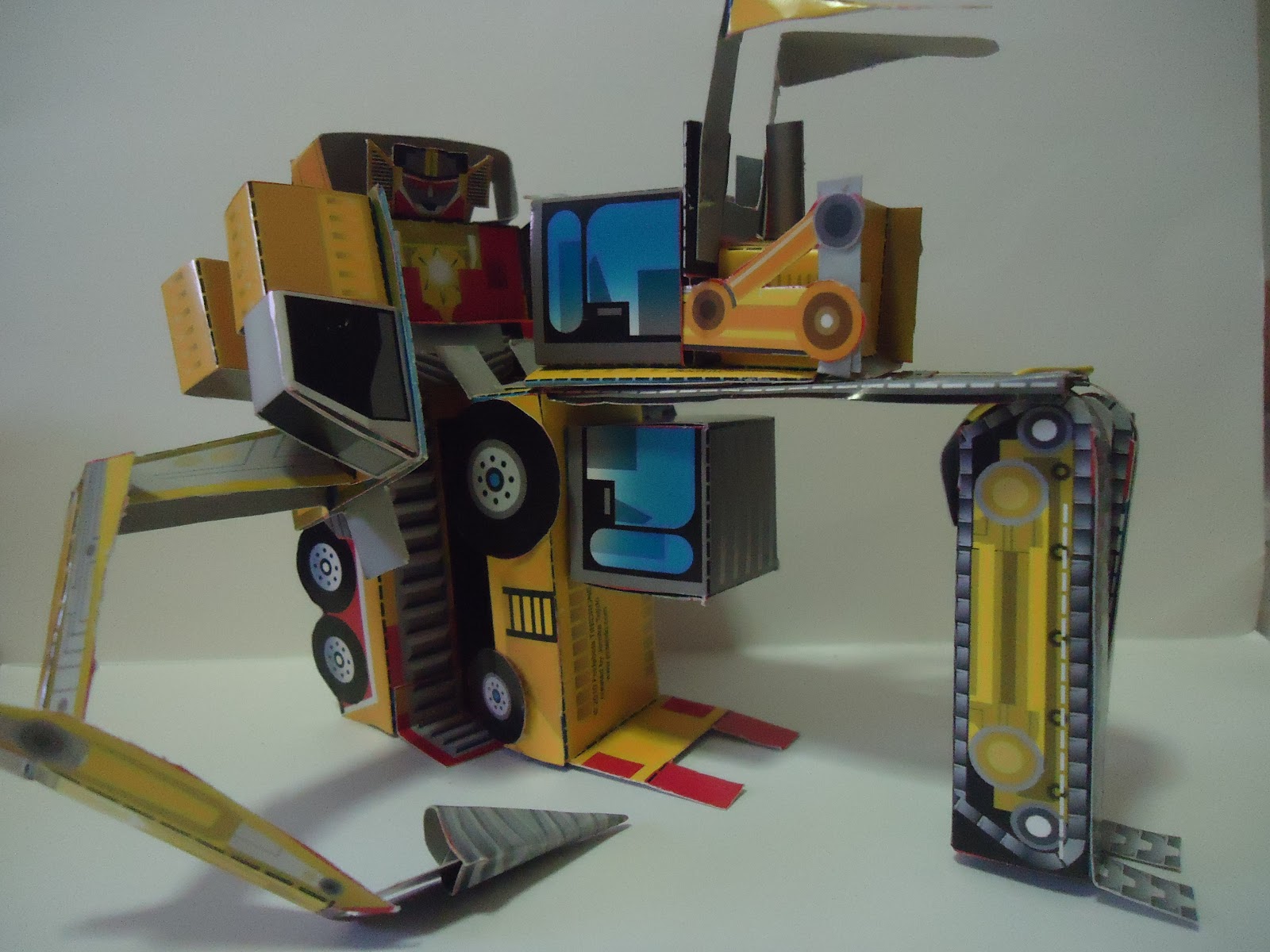 The Maximum Hobbyist : TOY REVIEW - FOLDABOT DIADRONES (TU-LOCK ...